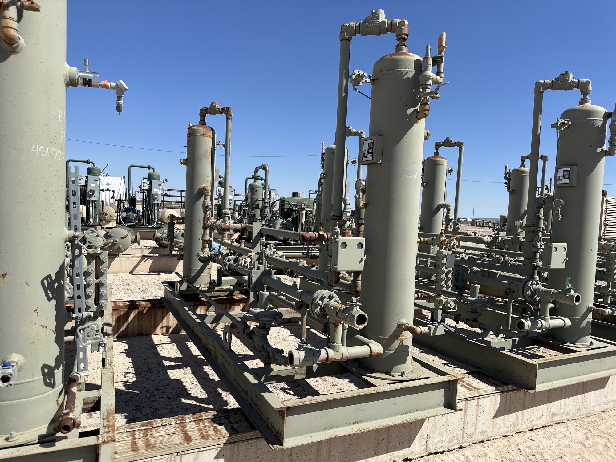 Dual 285psi Fuel Gas Scrubbers w/ (2) x 2”-600 ANSI Meter Runs